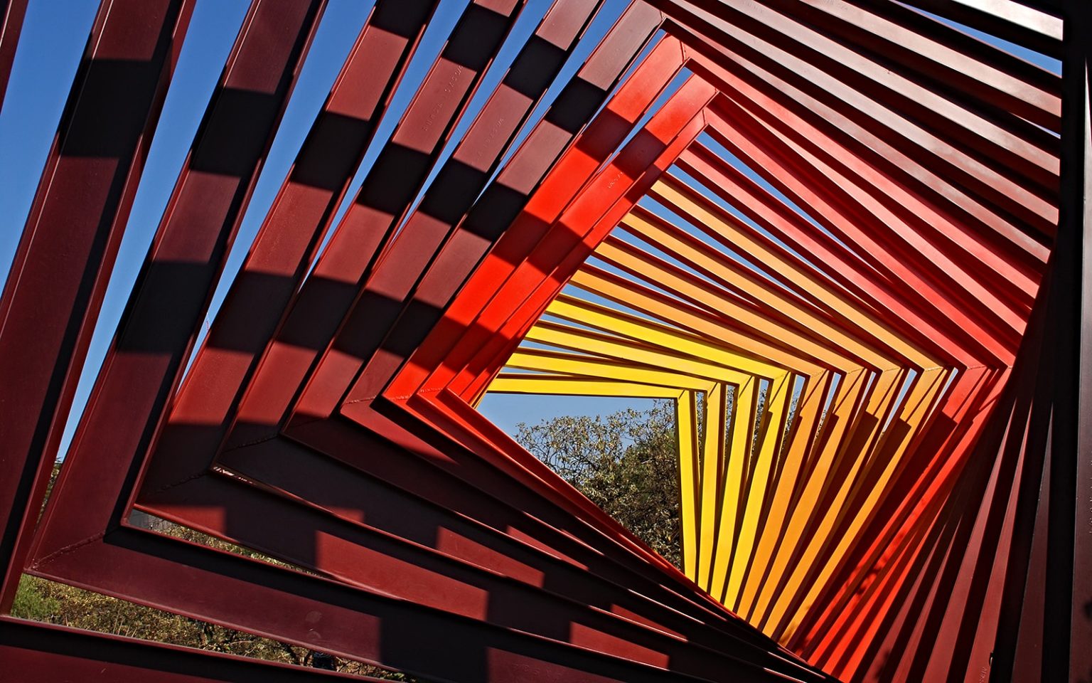 Toma fotografías en el Espacio Escultórico de la UNAM - Escapadas por ...