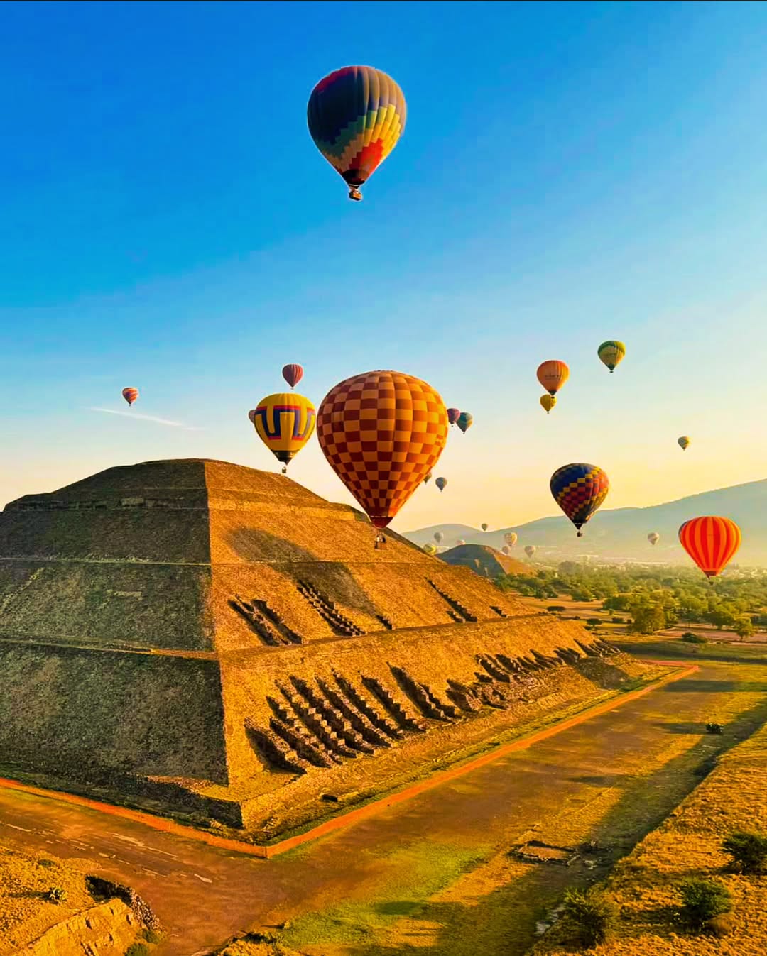 Vive la magia de los globos aerostáticos de Teotihuacan en el puente de ...
